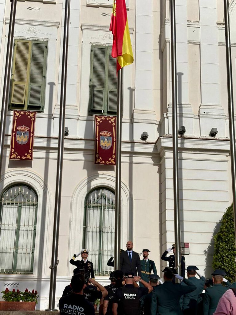El Puerto celebra el Día de la Hispanidad con un emotivo acto institucional en la Plaza Isaac ...